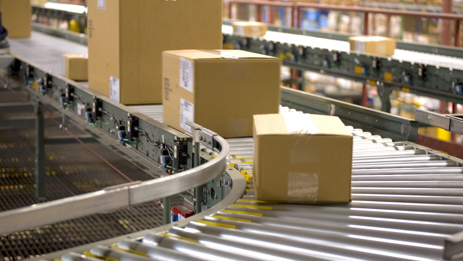 Inbound and Outbound Logistics Guide: Use Cases & Differences