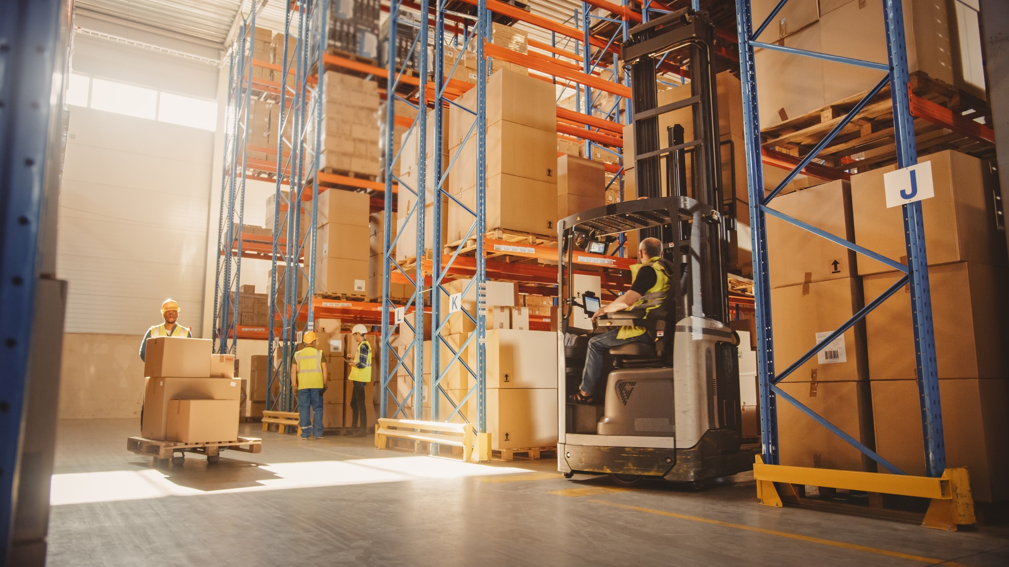 What Is a Loading Dock? Meaning, Benefits, & How to Optimize