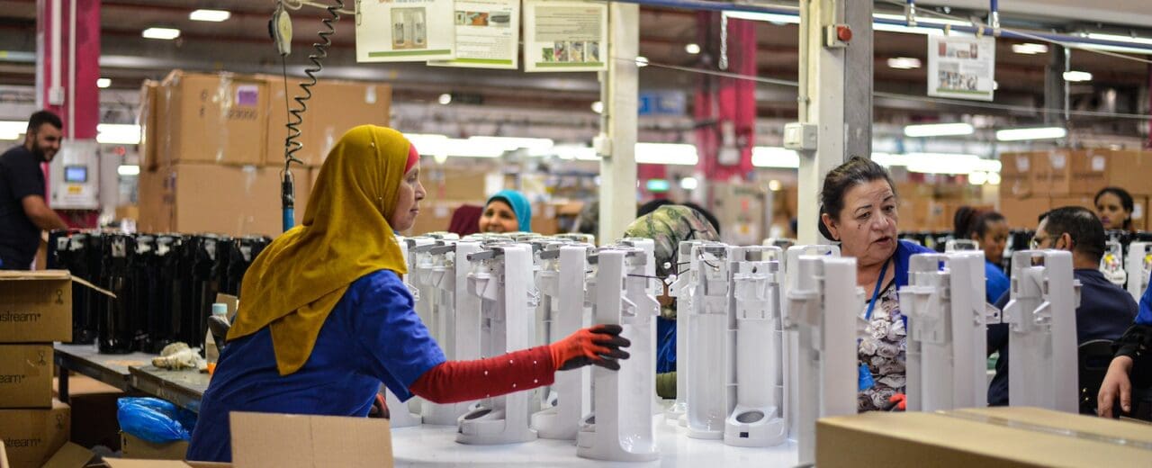 What is SRM? Steps + Tips to Improve Supplier Relations