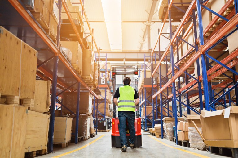 Complete Guide to Warehouse Aisles: How to Calculate Width